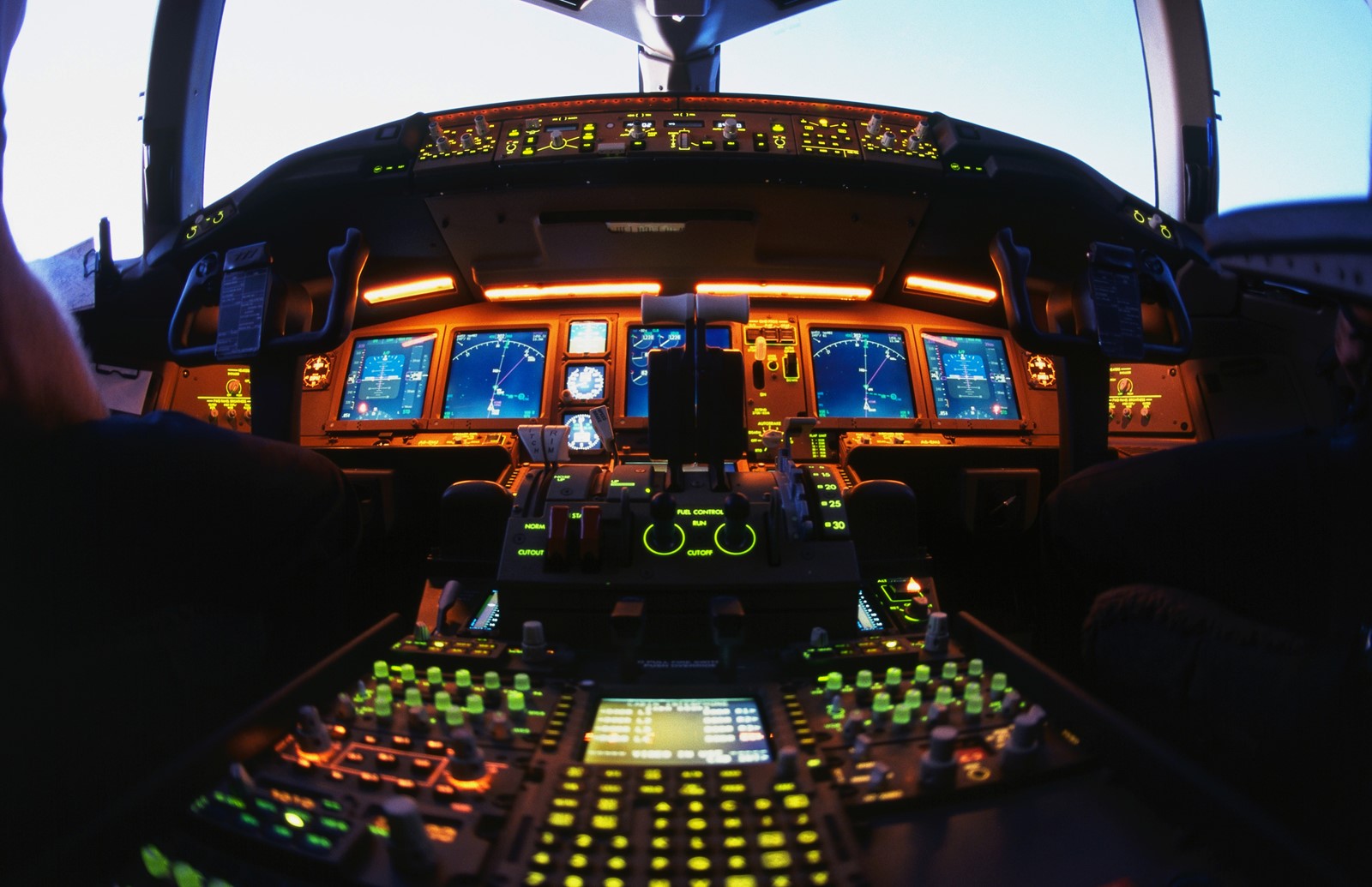 Boeing 777 200 Cockpit