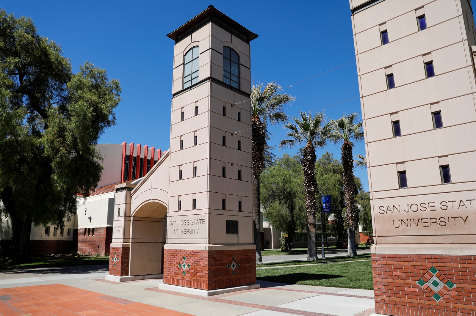 Cal State lags on key graduation and equity goals, report finds - The ...